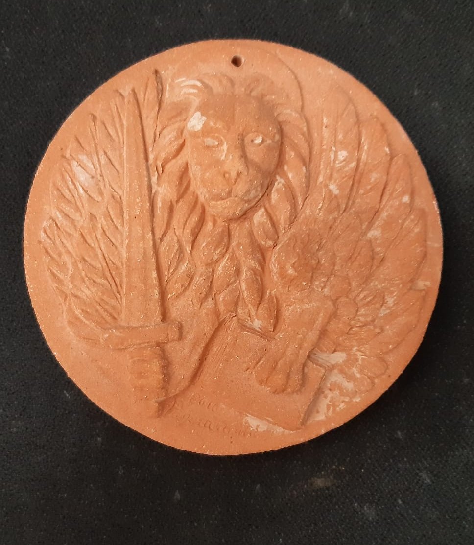 Stemma Leone di San Marco Moeca spada in terra cotta - Mario Legionario